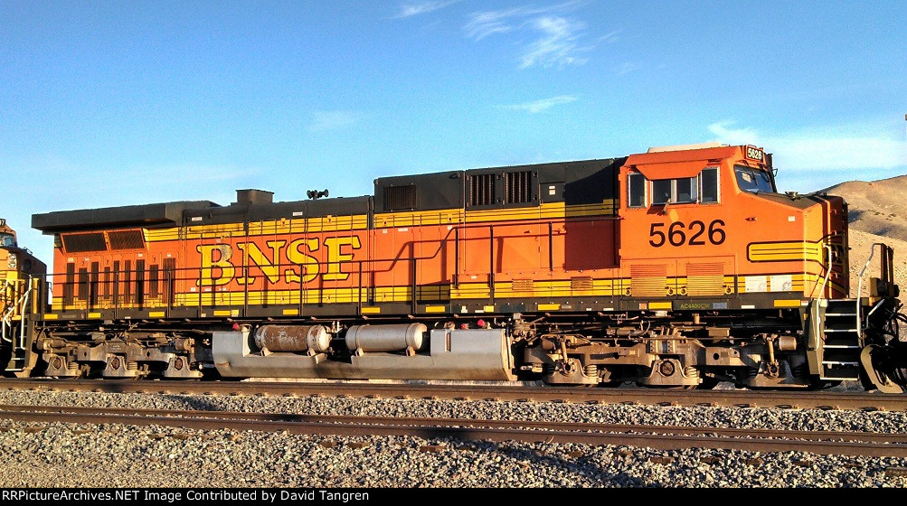 BNSF 5626